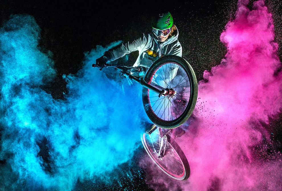 Stunning photos of daredevil bikers performing gravity-defying stunts ...